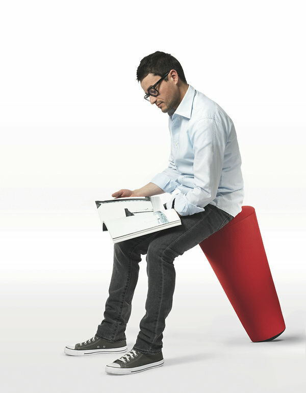 Wilkhahn Stand-up stool | Balance at work in the office