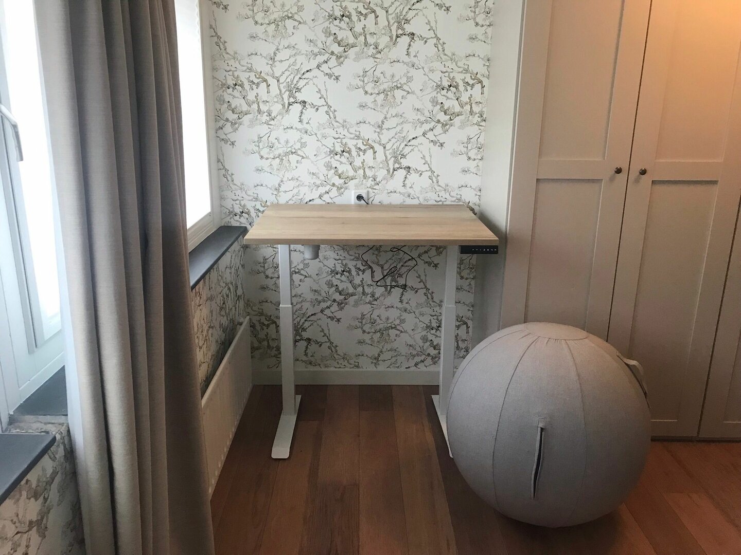 Small StudyDesk sit-stand desk, including worktop from €420