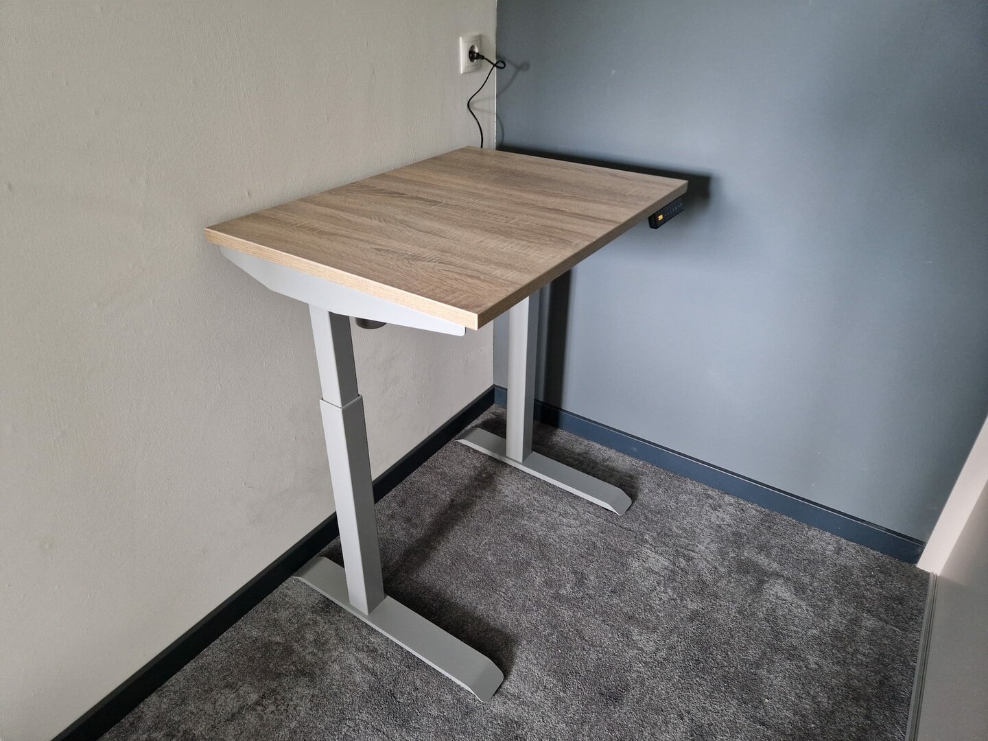 Small StudyDesk sit-stand desk, including worktop from €420