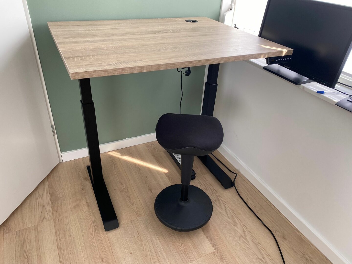 Small StudyDesk sit-stand desk, including worktop from €420