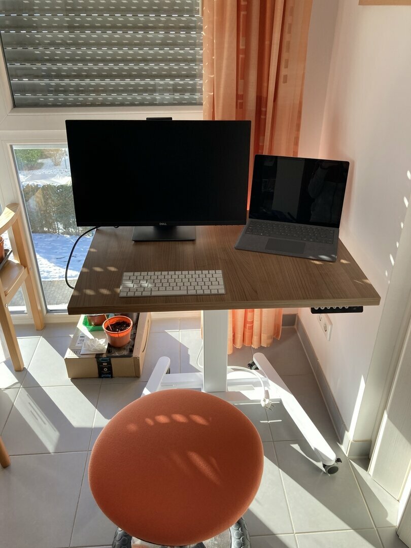 Work from home standing desk | Electric sit-stand table OneLeg ...