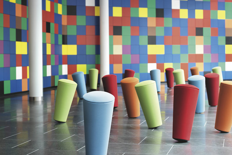 Wilkhahn Stand-up stool | Balance at work in the office