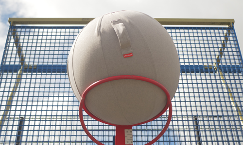 Office Ball - Sitting Ball | Sittingball behind your desk | Worktrainer.com